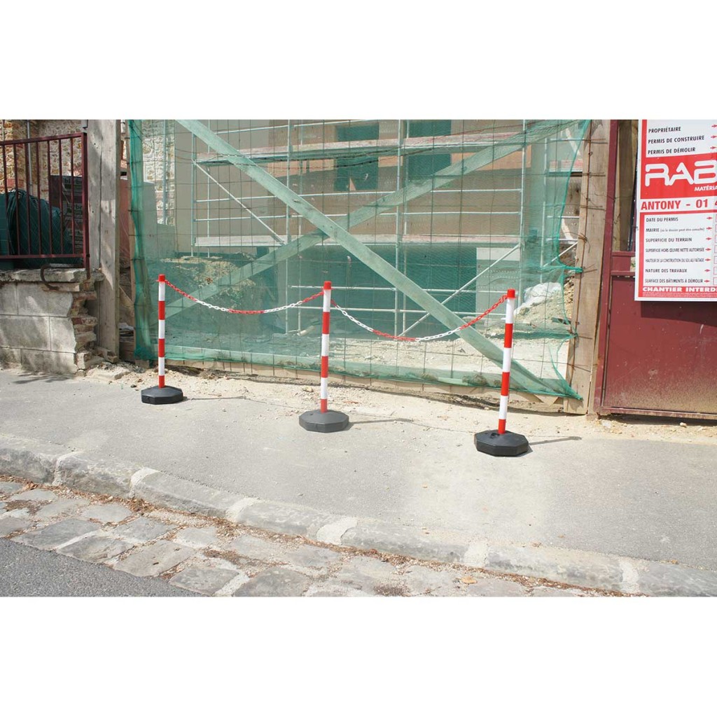 Postes de señalización con cadena en PVC | Disset Odiseo
